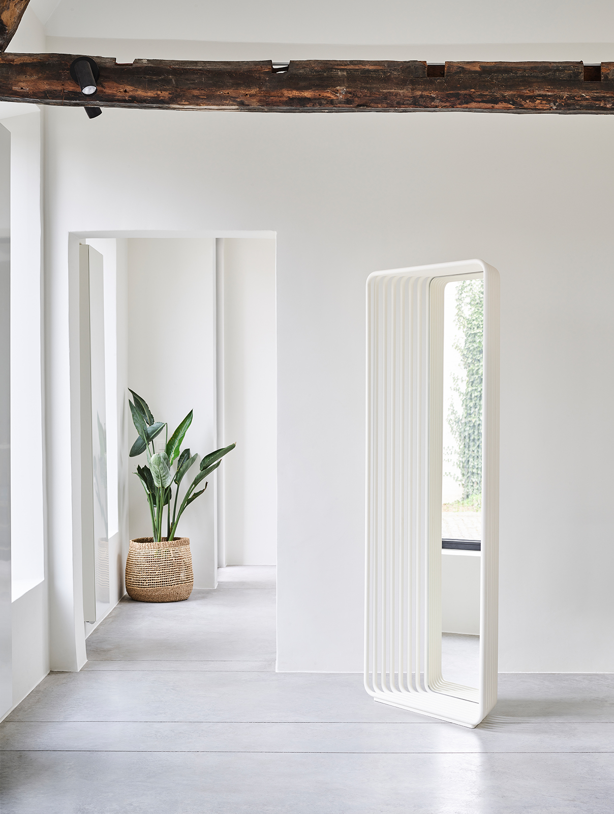 Echo mirror / Echo by Maarten De Ceulaer Deknudt Mirrors